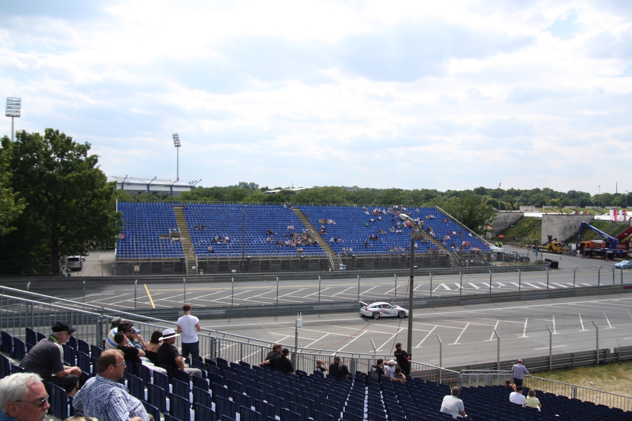 2014 THOMAS SOMMER-Tribüne - Zone E oben Blick nach links - Int. ADAC ...